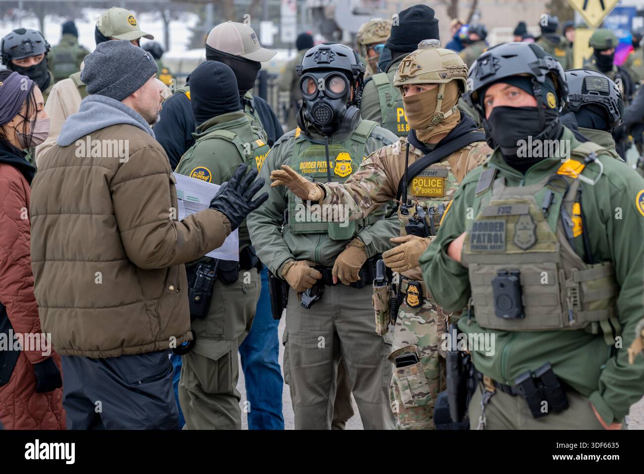 Federal immigration enforcement protest hi-res stock photography and ...