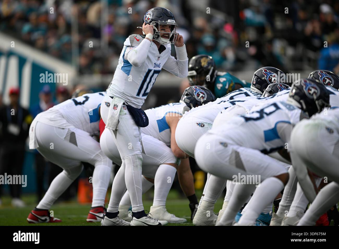 Tennessee Titans quarterback Brandon Allen (10) calls out instructions ...