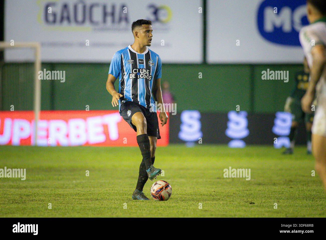 RS - PORTO ALEGRE - 10/01/2026 - GAUCHO 2026, AVENIDA x GREMIO ...