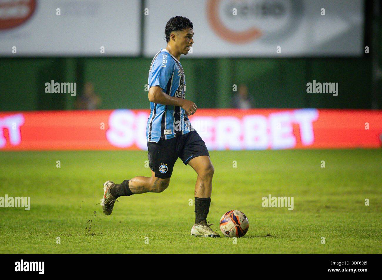 RS - PORTO ALEGRE - 10/01/2026 - GAUCHO 2026, AVENIDA x GREMIO - Roger ...