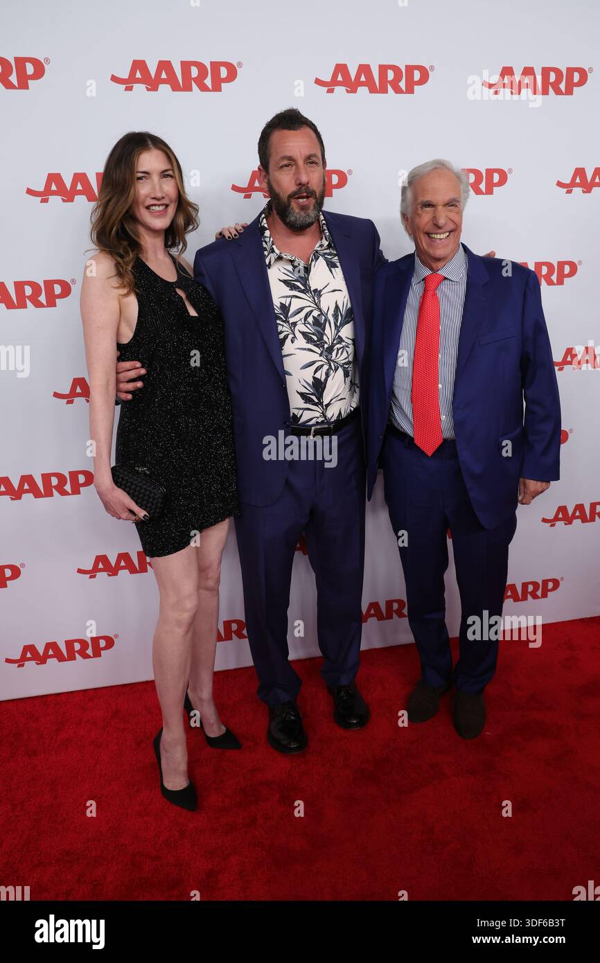 BEVERLY HILLS, CALIFORNIA - JANUARY 10: Henry Wrinkler, Jackie Sandler ...
