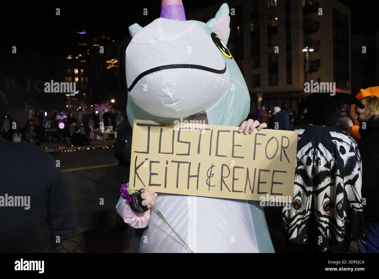 PORTLAND, OREGON – JANUARY 10: Protesters gather outside of the ICE ...