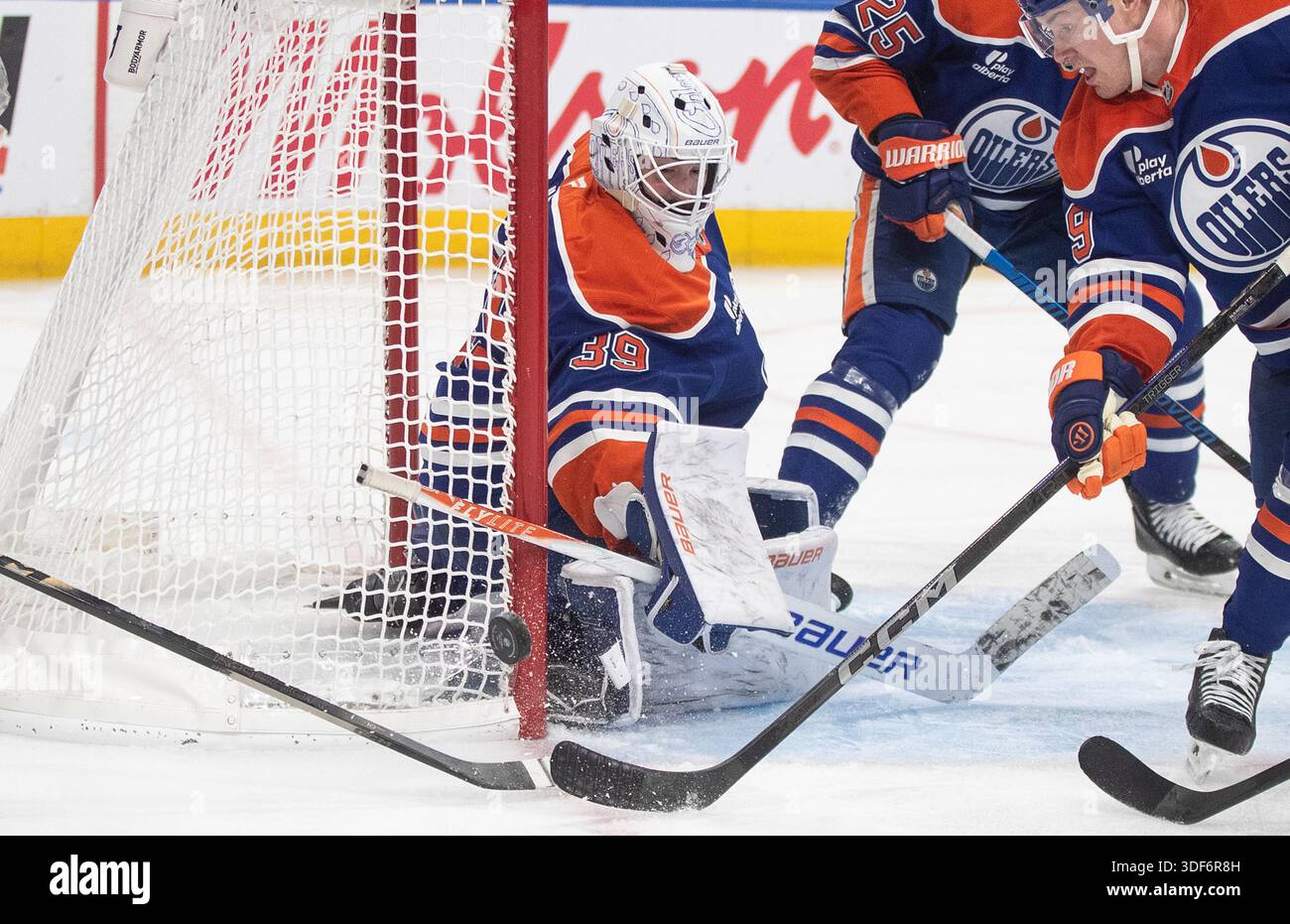 Edmonton Oilers goalie Connor Ingram (39) makes the save against the ...