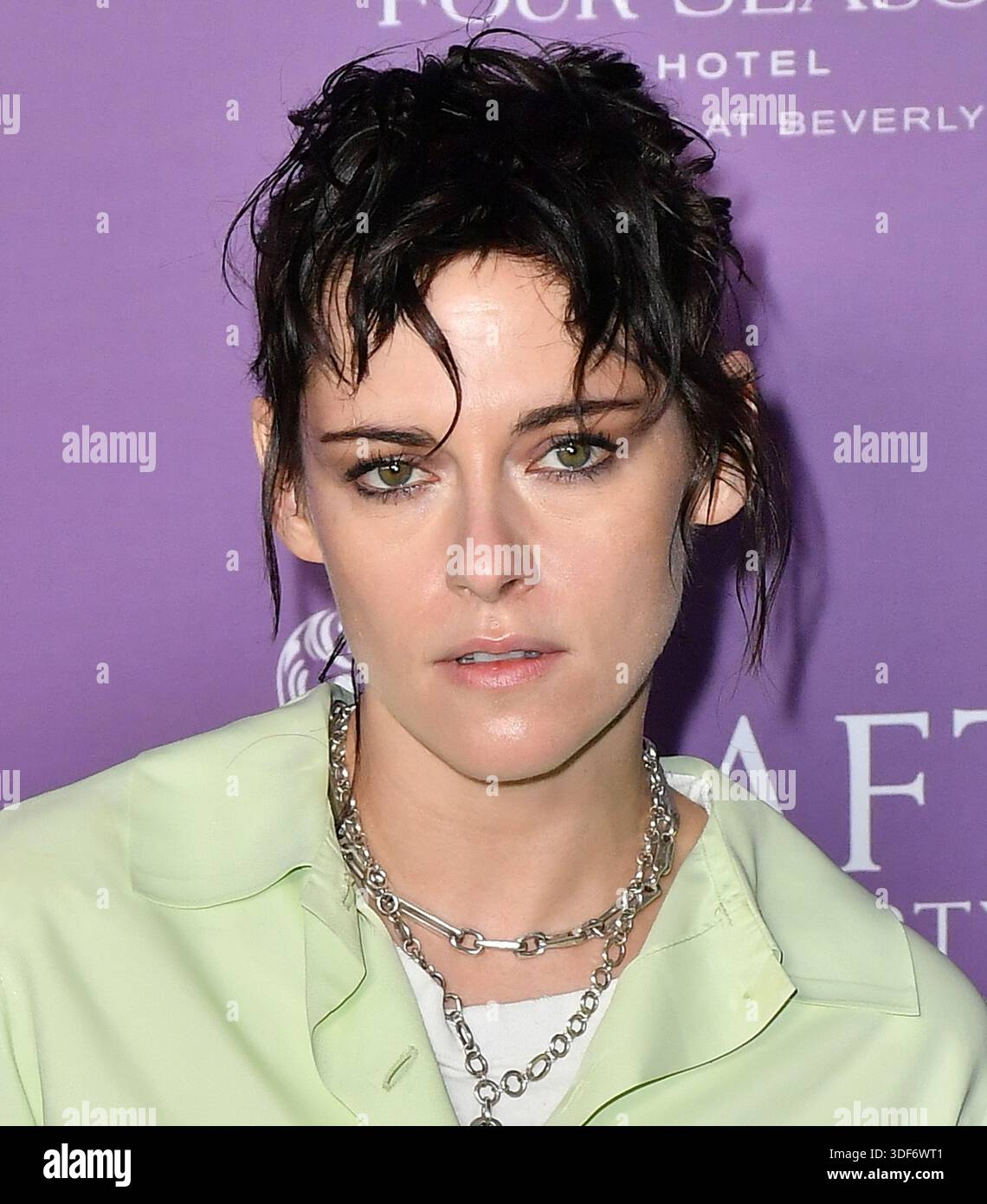 Beverly Hills, USA. 10th Jan, 2026. Kristen Stewart attends the 2026 ...