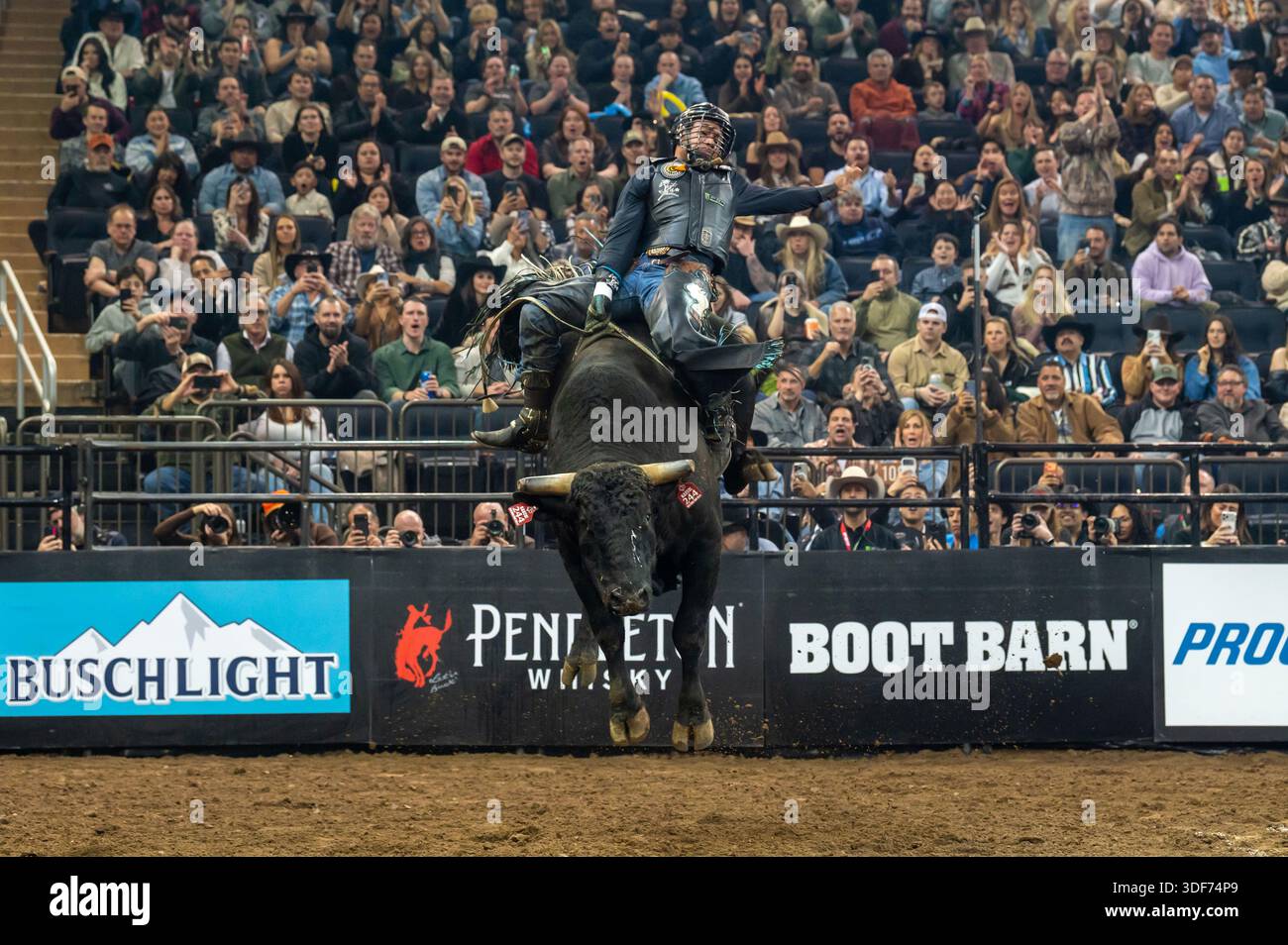 Keyshawn Whitehorse rides Nasubi during first round of the Professional ...