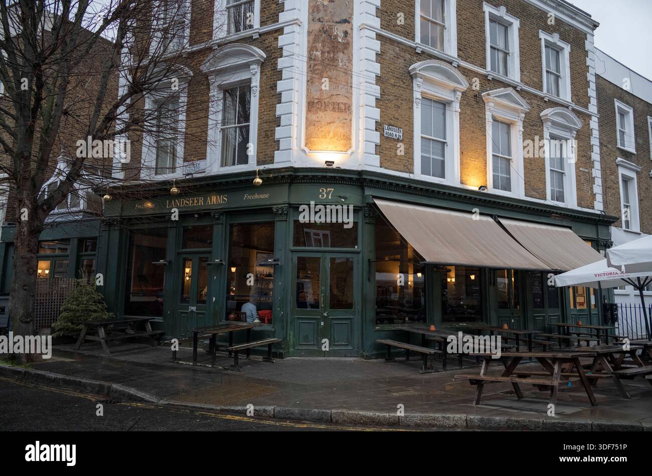 One of keir starmers favourite pubs in upper holloway hi-res stock ...