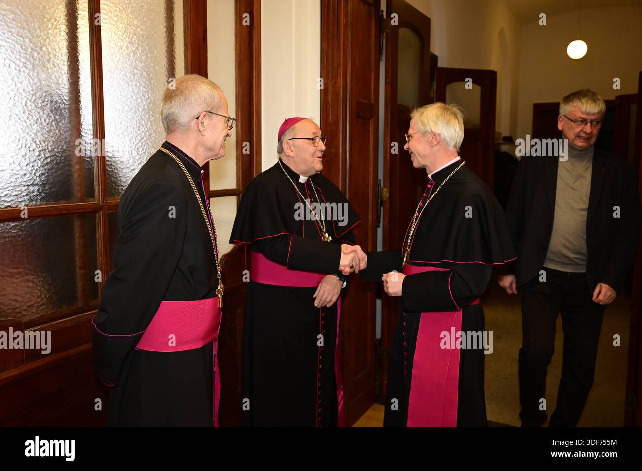Domprobst Thomas Besch und Bischof Wolfgang Ipolt begrüßen Alfred ...