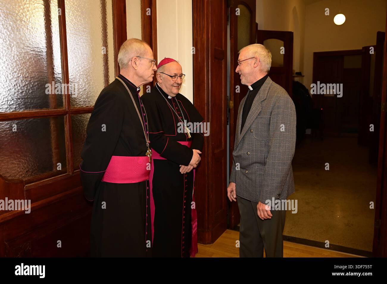 Domprobst Thomas Besch und Bischof Wolfgang Ipolt begrüßen Norbert ...