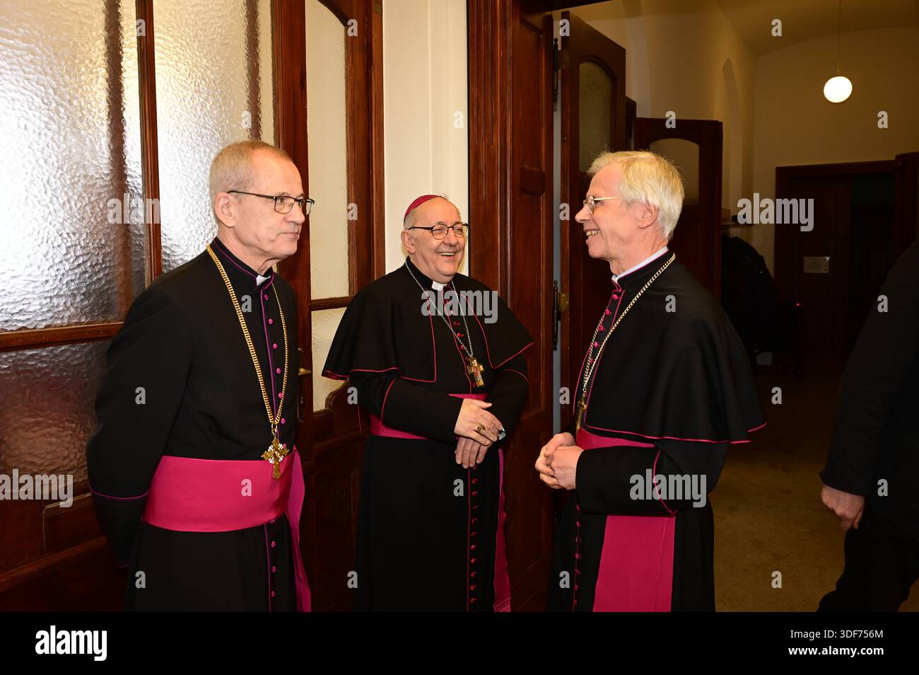 Domprobst Thomas Besch und Bischof Wolfgang Ipolt begrüßen Alfred ...