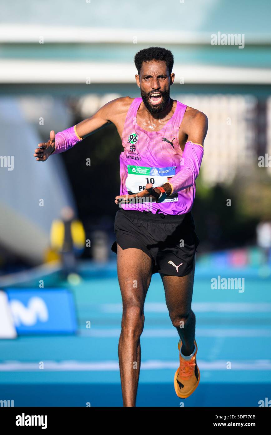Record breaking runner running winner hi-res stock photography and ...