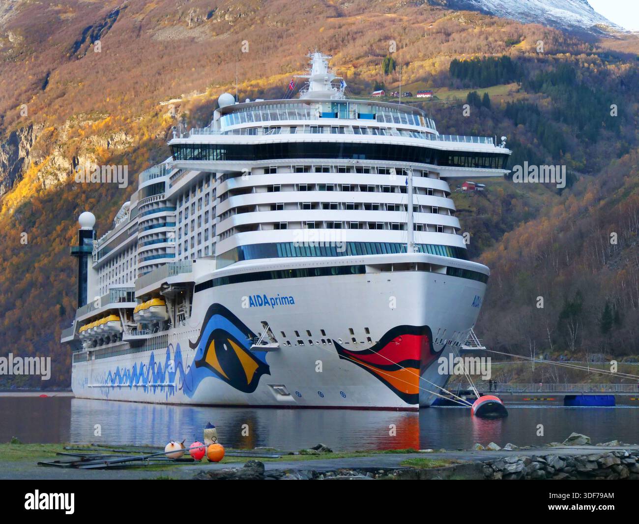 AIDAprima Fotoeindruecke bei einer 7 Taegigen Kreuzfahrt in die Fjorde ...