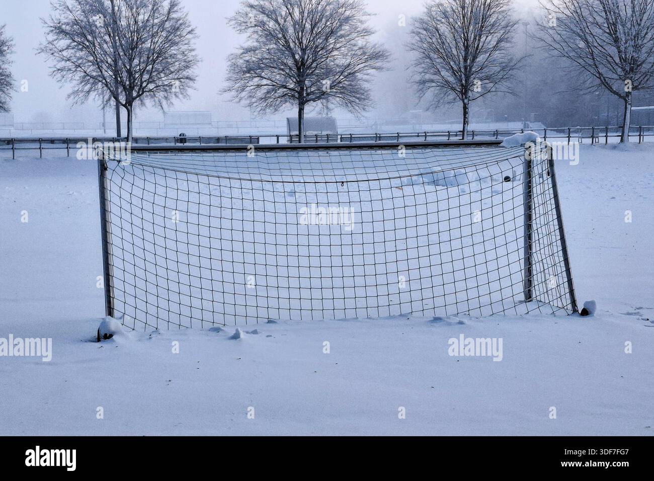 Stockbilder 01/2026 Eingeschneite Fussballplatz *** Stock photos 01 ...