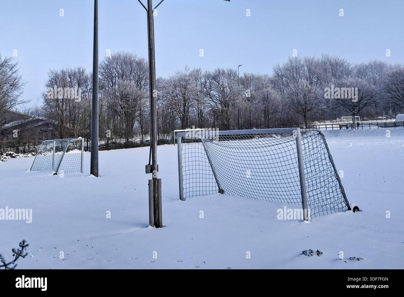 Stockbilder 01/2026 Eingeschneite Fussballplatz *** Stock photos 01 ...