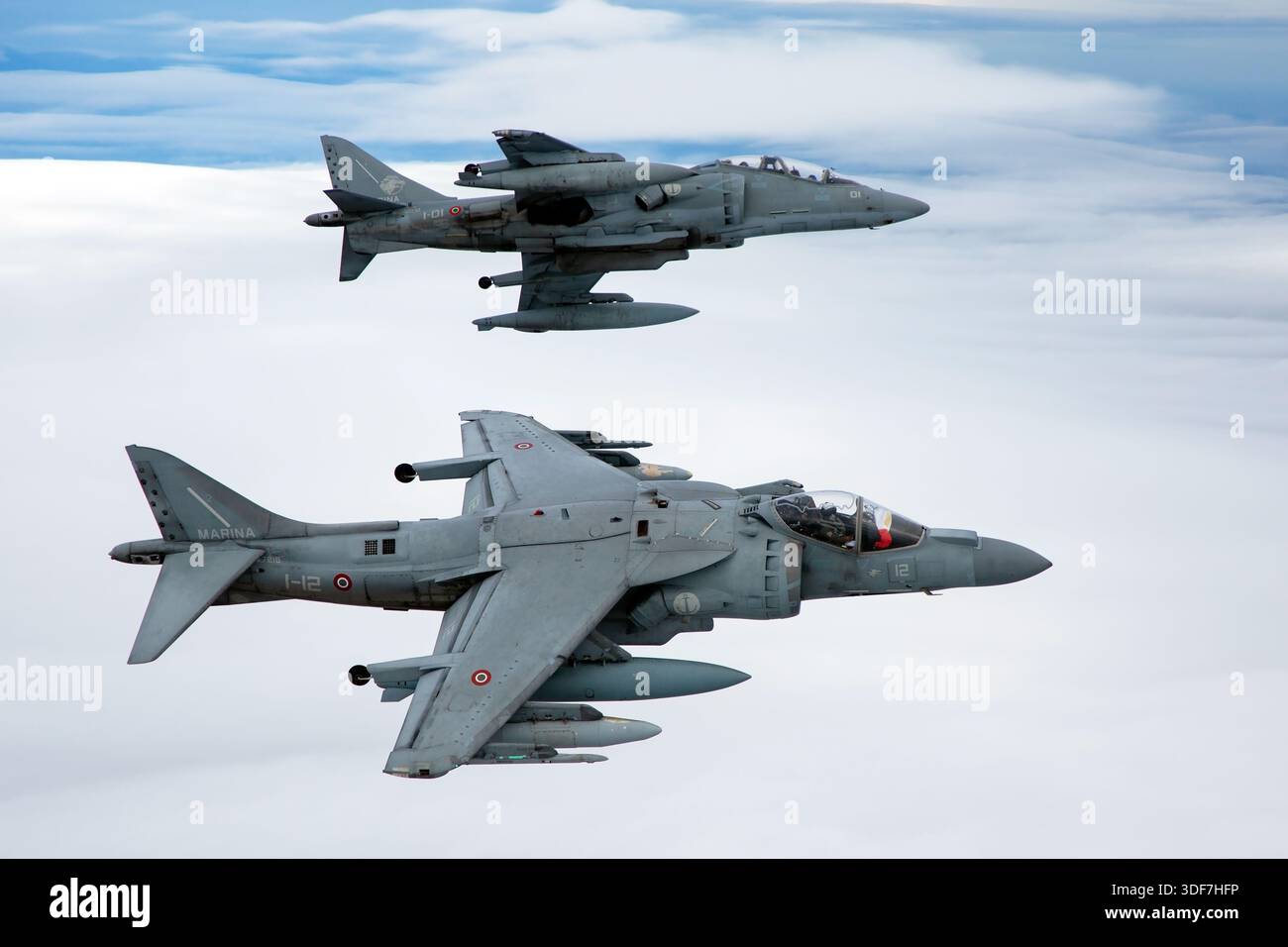 Mcdonnell douglas tav 8b harrier hi-res stock photography and images ...
