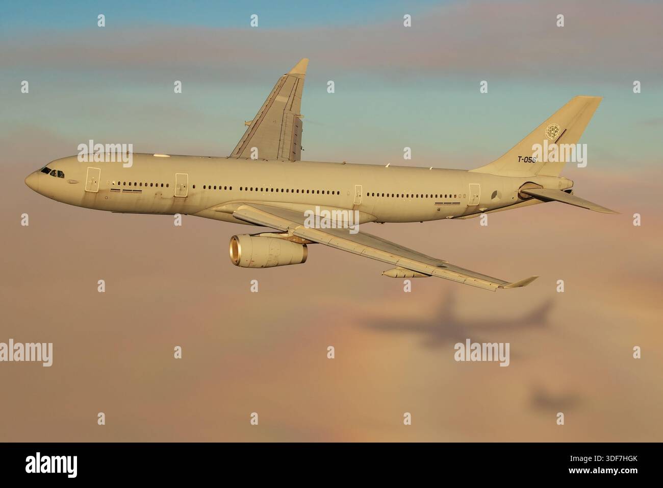 Airbus a330 243 air tanker hi-res stock photography and images - Alamy