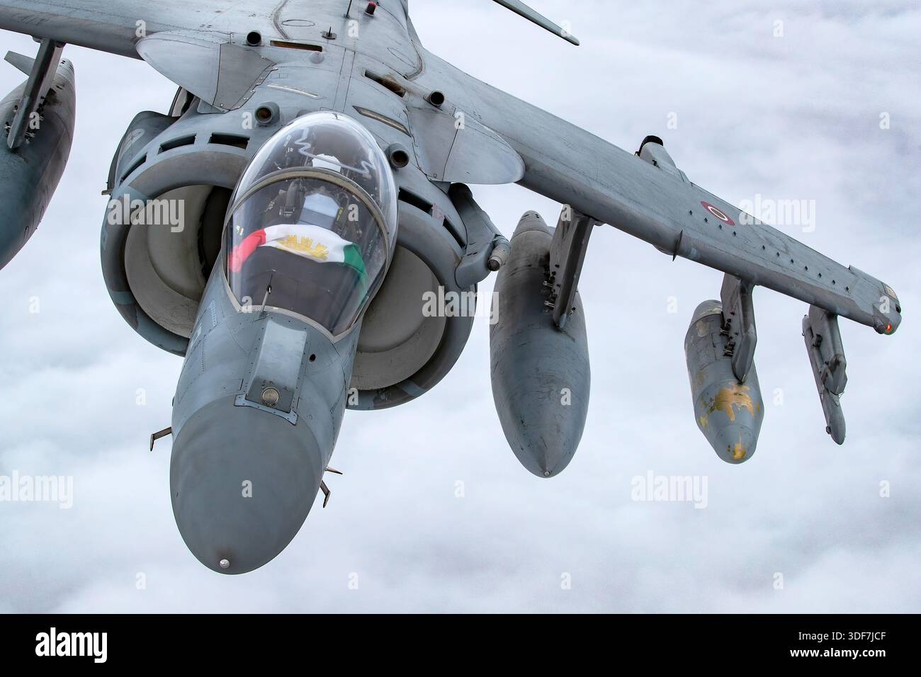 Aircraft line up takeoff hi-res stock photography and images - Alamy