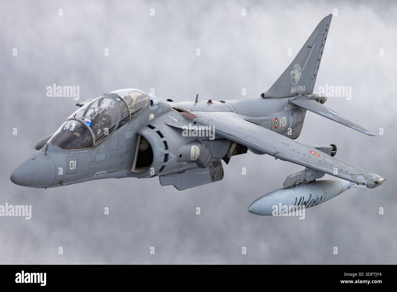 Mcdonnell douglas tav 8b harrier hi-res stock photography and images ...