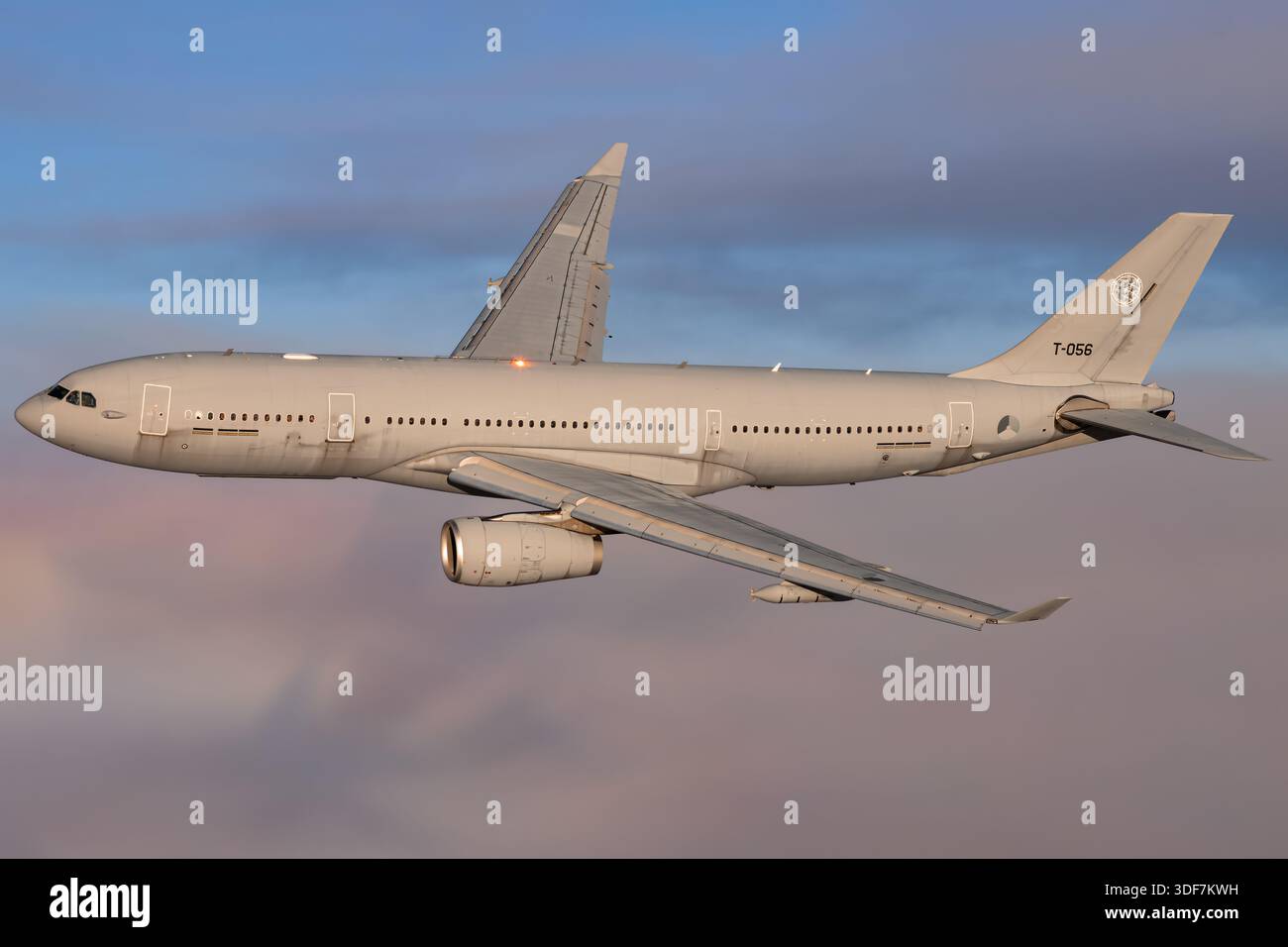 Rolls royce trent 700 engine hi-res stock photography and images - Alamy