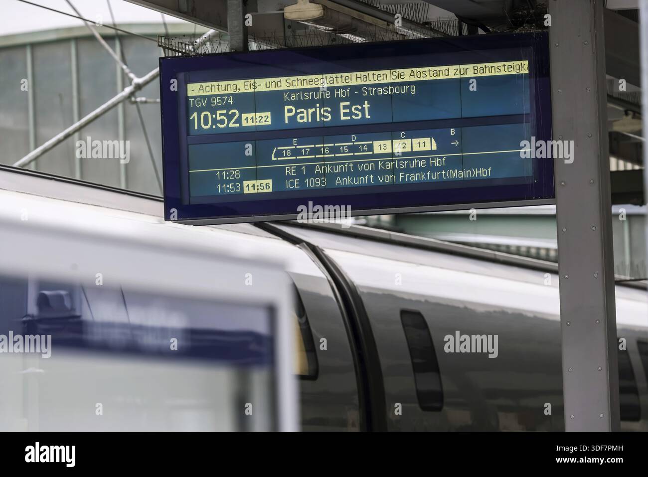 Train platform departure display paris hi-res stock photography and ...