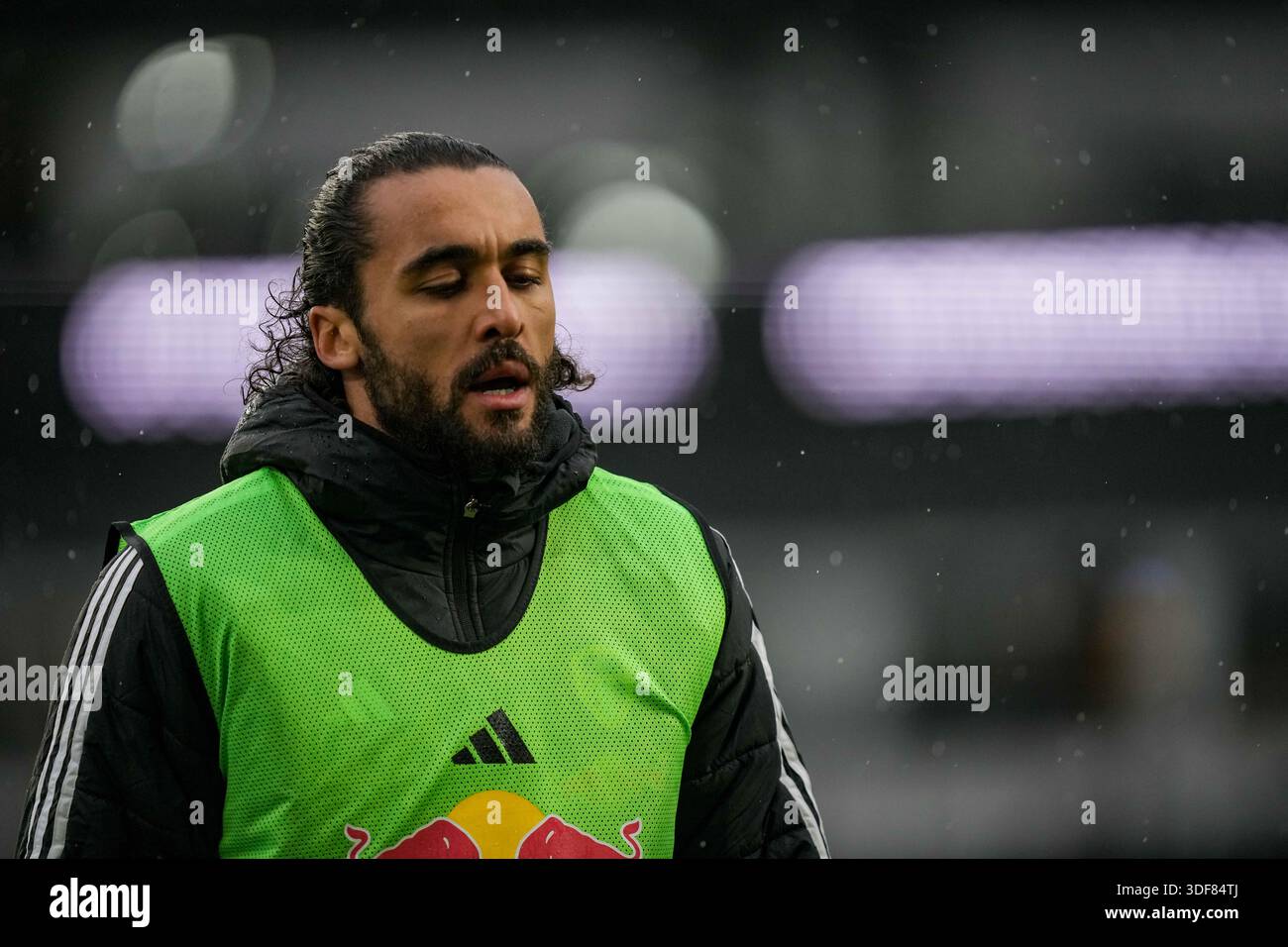Dominic Calvert-Lewin of Leeds United warms up at half time during the ...
