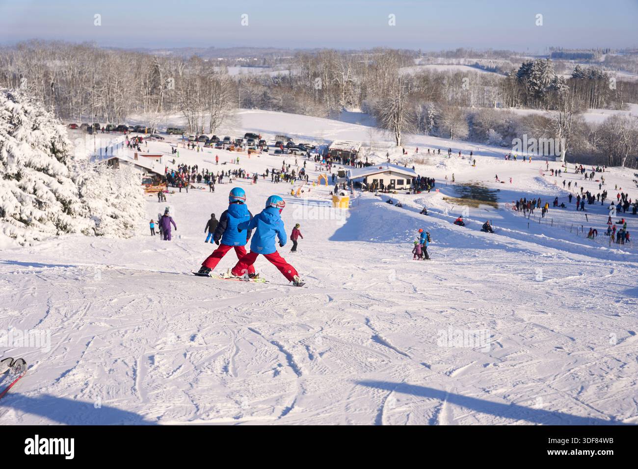 11 January 2026, Rhineland-Palatinate, Stein-Neukirch: Winter sports ...