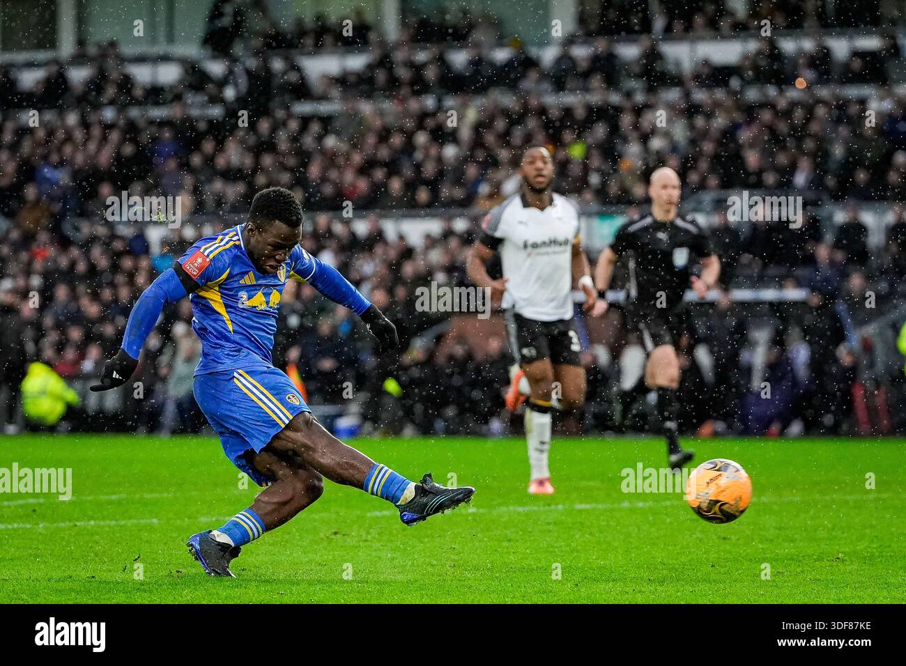 Wilfried Gnonto of Leeds United scores to make it 1-1 during the ...