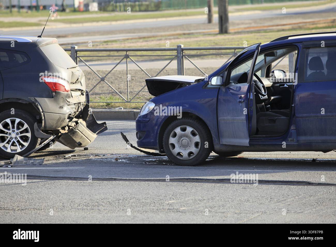 Accident involving two cars hi-res stock photography and images - Alamy