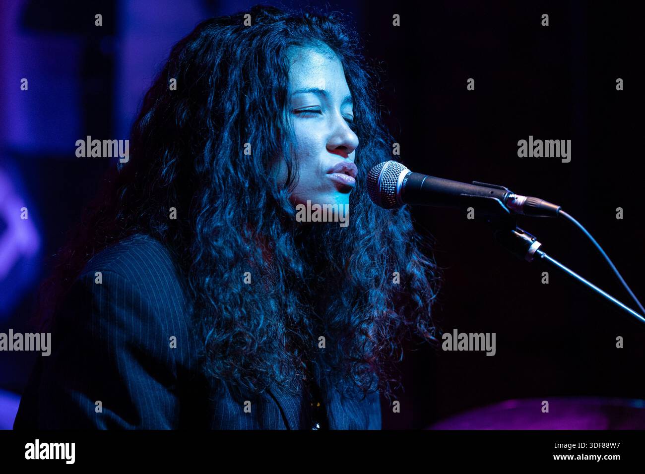 Gildaa performs with Mathias Durand on guitar and Arnaud Dolmen on ...