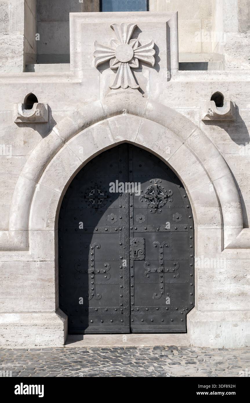 Detailed view medieval cathedral hi-res stock photography and images ...