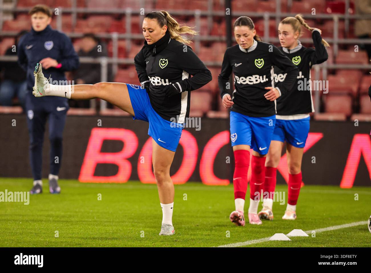 Ella Rutherford (10 Portsmouth FC) warms up during the Barclays Womens ...
