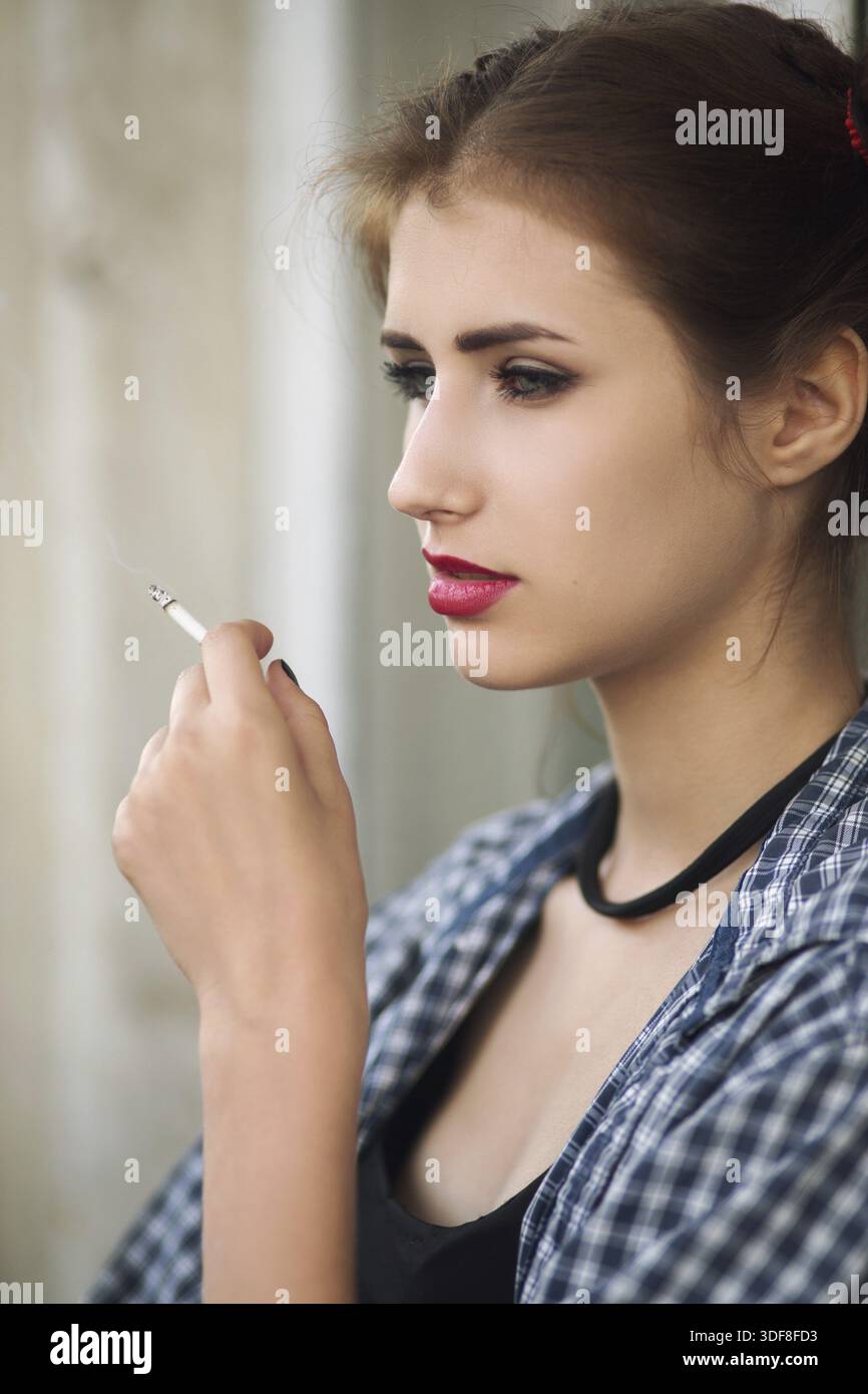 Pretty teenager girl black hi-res stock photography and images - Alamy