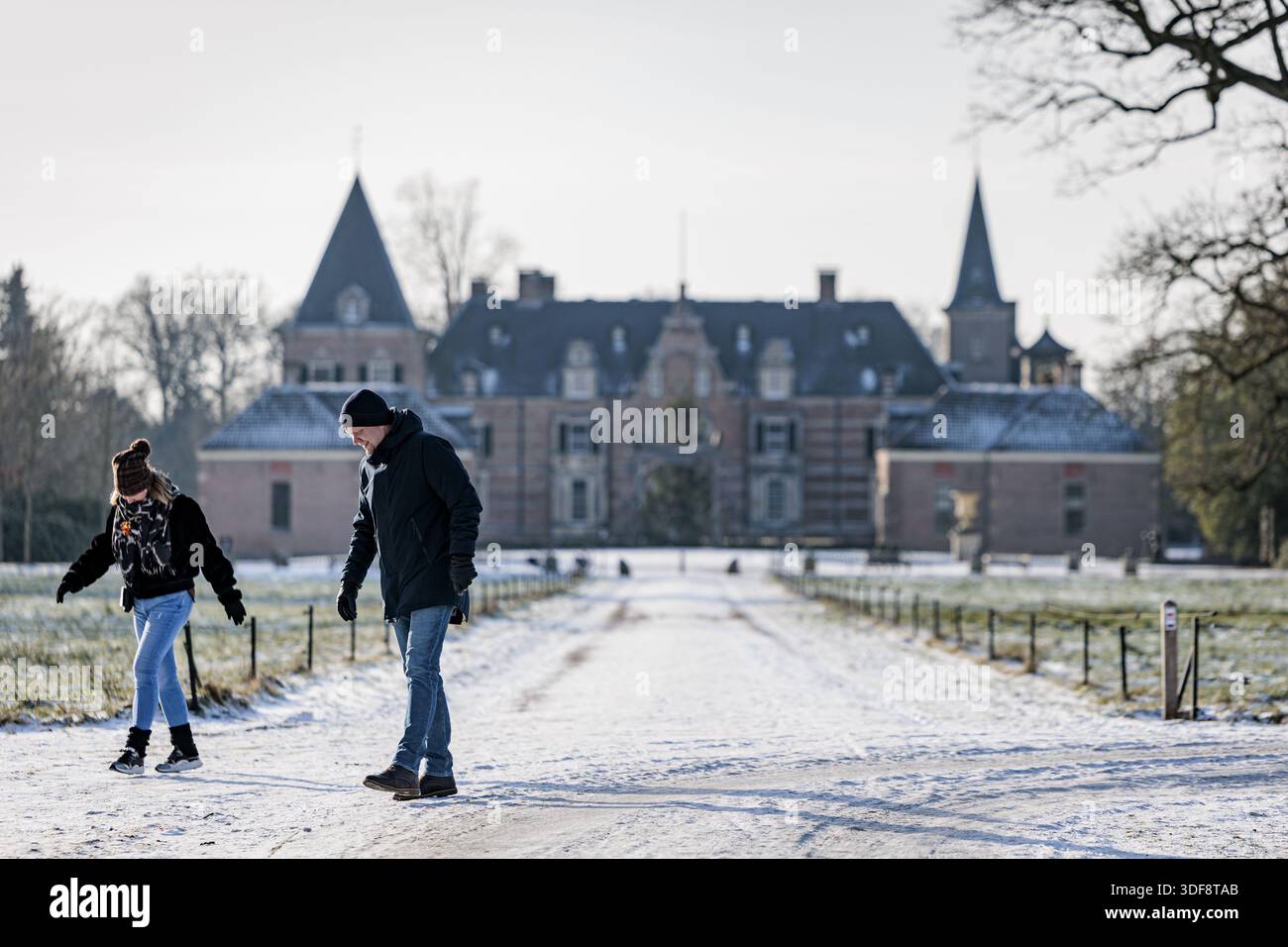 AMBT DELDEN - Hikers on the Twickel estate. Recreationalists are venturing into nature, while ...