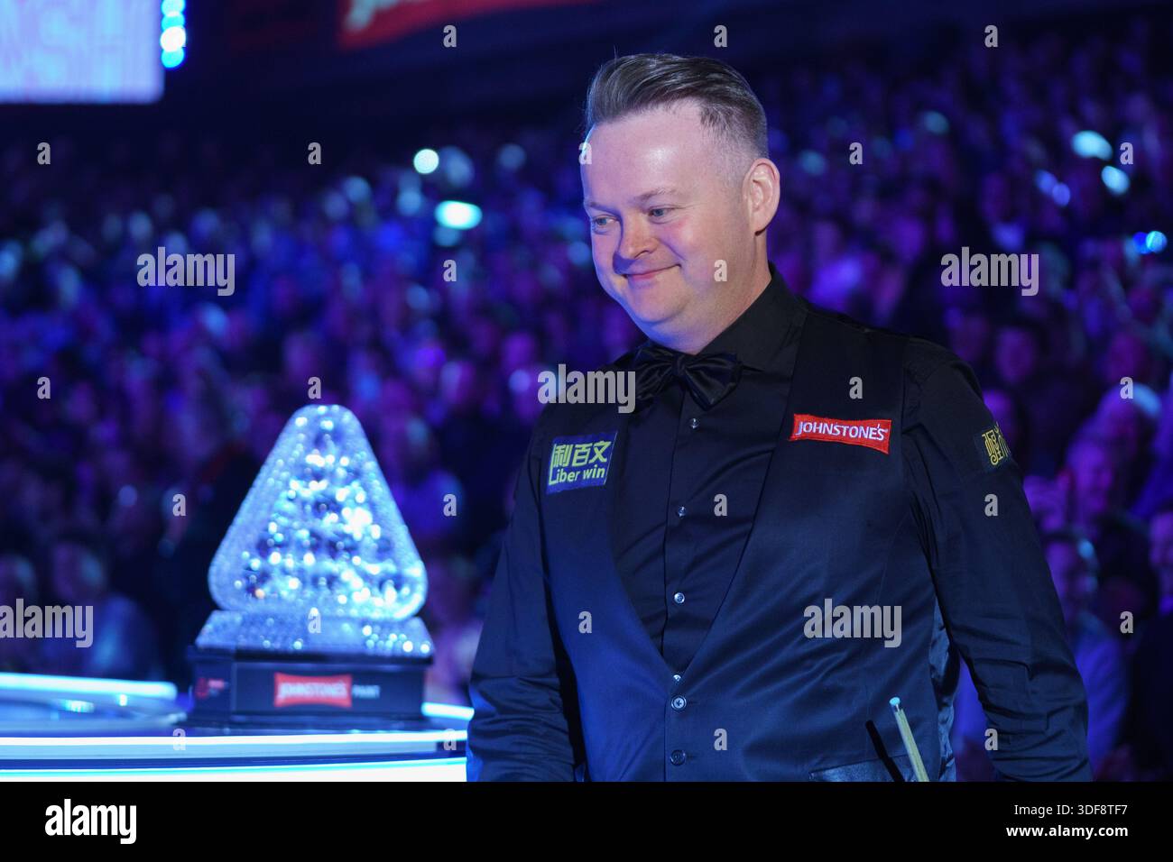 Shaun Murphy's walk on during the round one match between Shaun Murphy ...