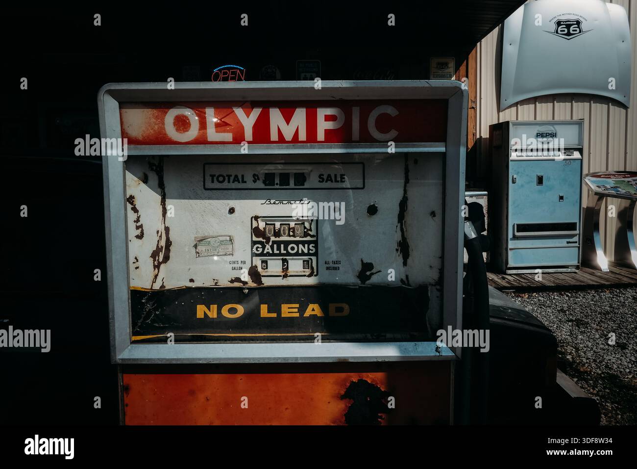 Route 66 turns 100. A journey along the most famous road in the world ...