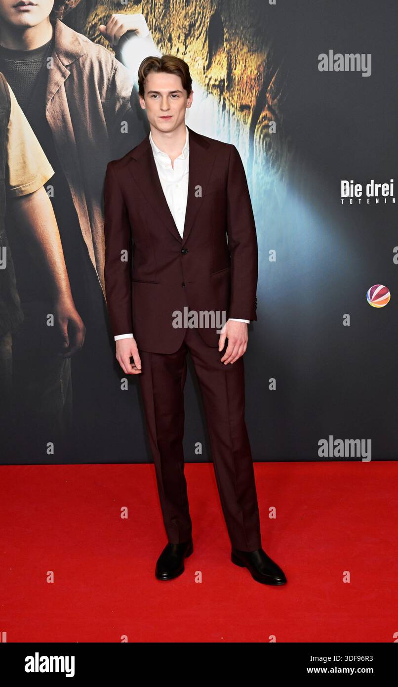 11 January 2026, Bavaria, Munich: Actor Nevio Wendt stands on the red ...