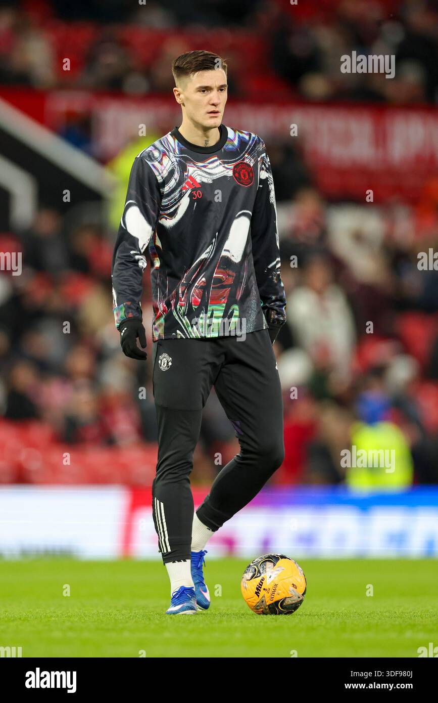 Manchester United forward Benjamin Sesko (30) warms up during the ...