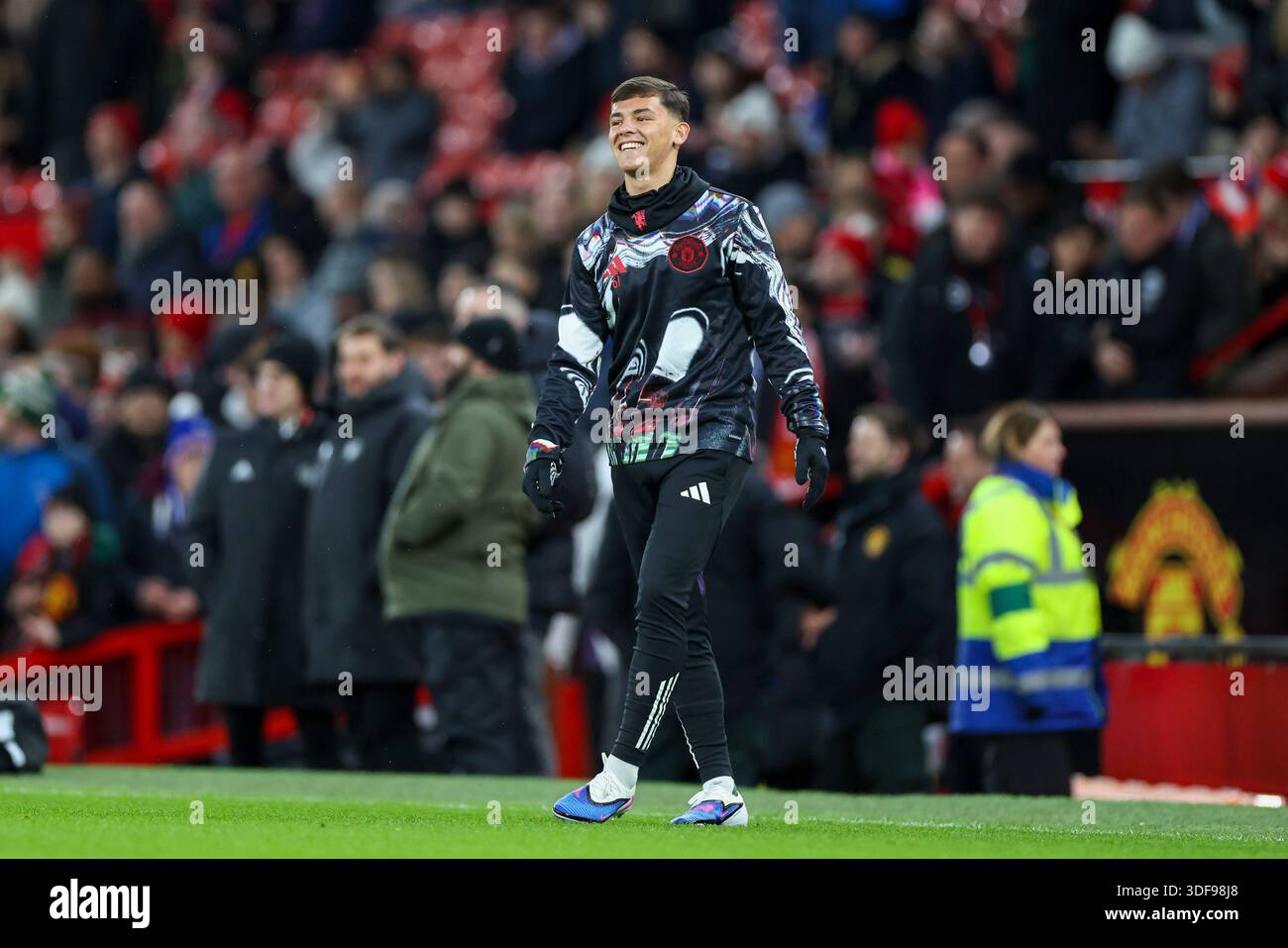 Manchester United midfielder Shea Lacey (61) warm up during the ...