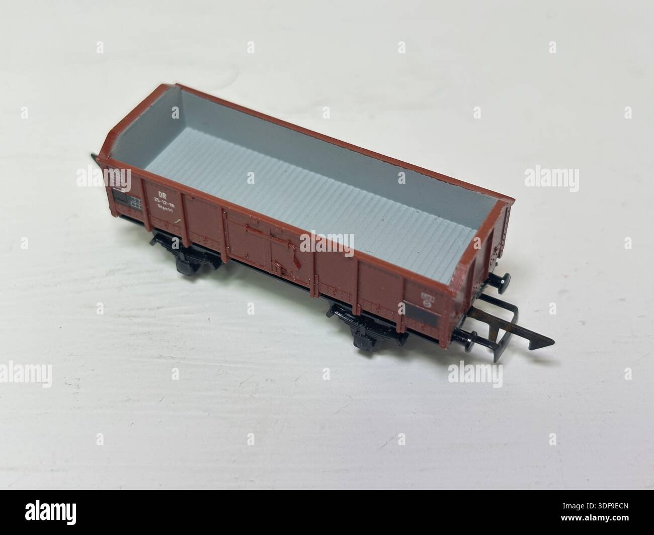 Scale model railway wagons modeled after Deutsche Reichsbahn freight ...
