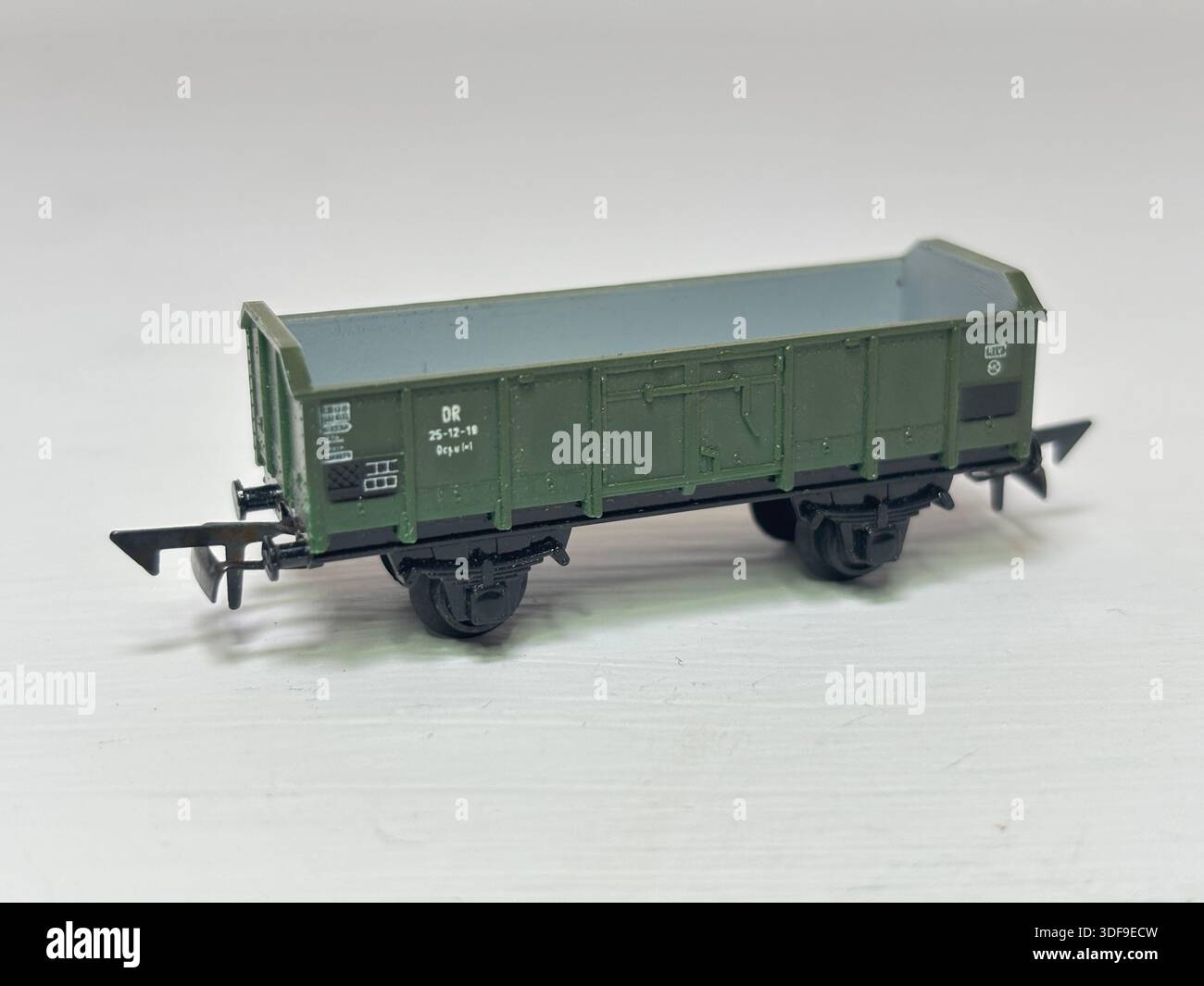 Scale model railway wagons modeled after Deutsche Reichsbahn freight ...