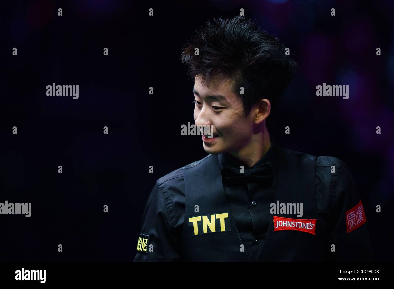 Wu Yize smiling during the round one match between Shaun Murphy and Wu ...