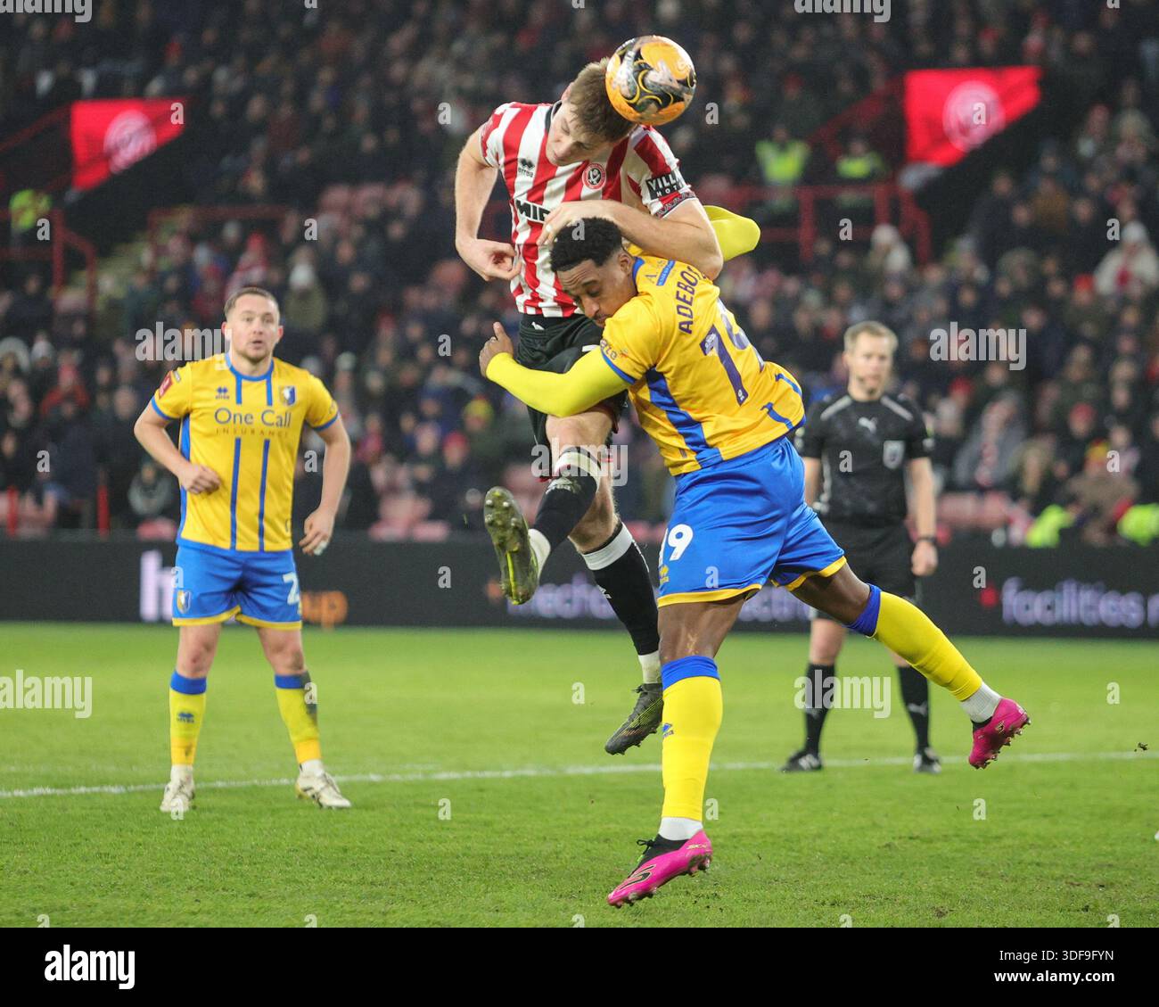 Mark McGuinness of Sheffield United heads on goal during the Emirates ...