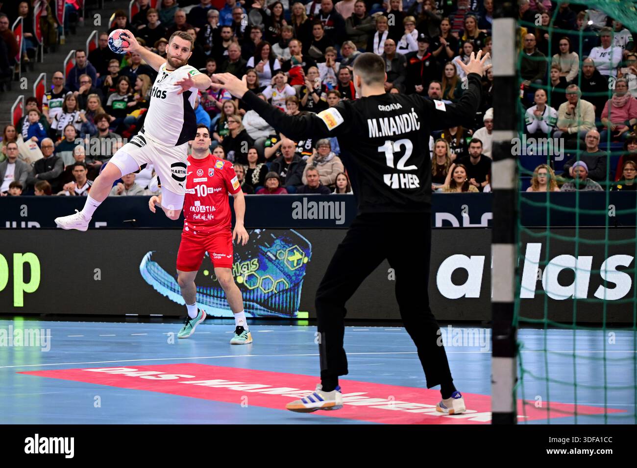 Hanover, Germany. 11th Jan, 2026. Handball: International match ...