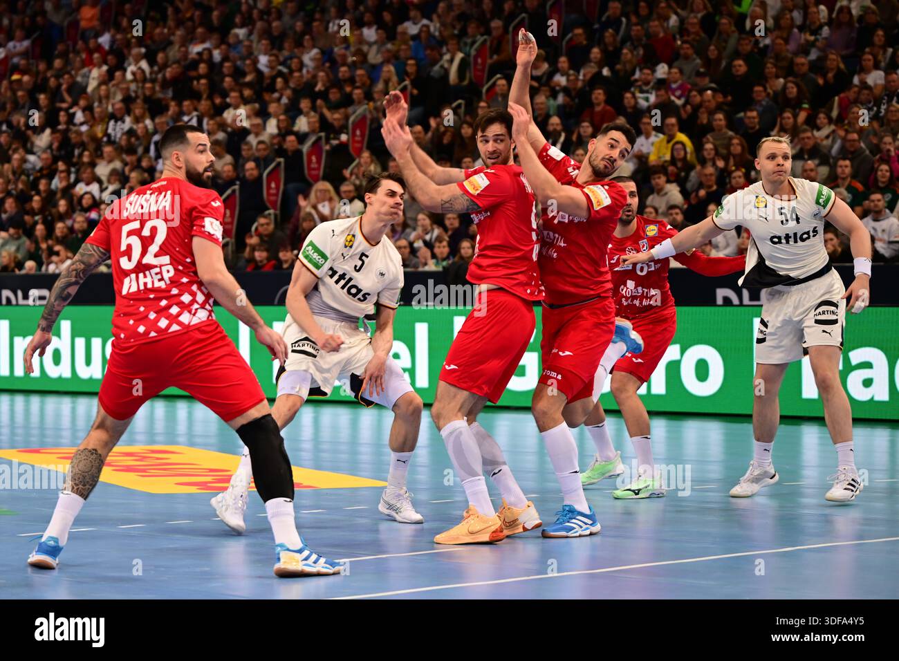11 January 2026, Lower Saxony, Hanover: Handball: International match ...