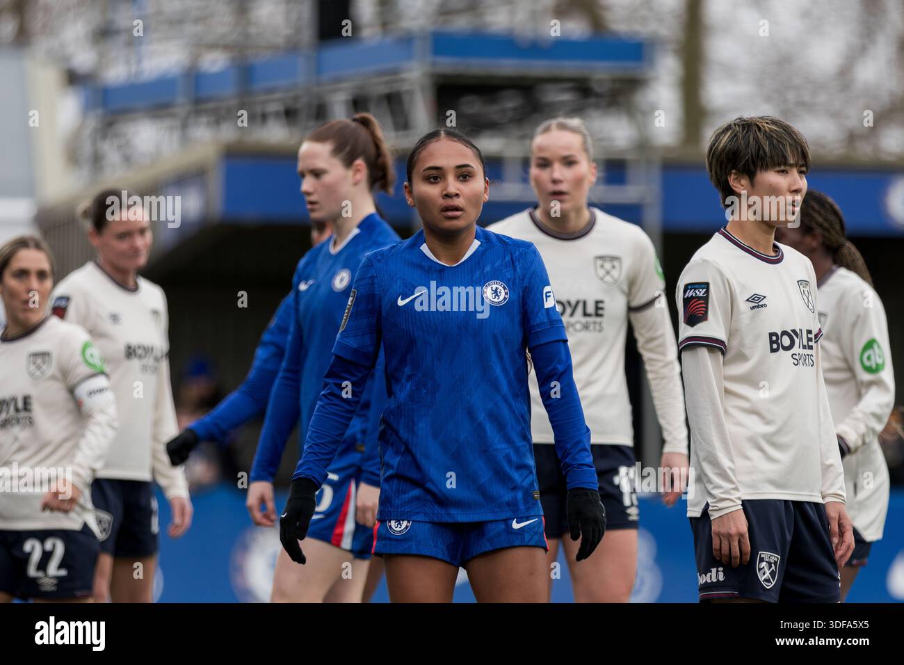 London, UK. 11th Jan 2026. Alyssa Thompson of Chelsea FC Women (centre ...