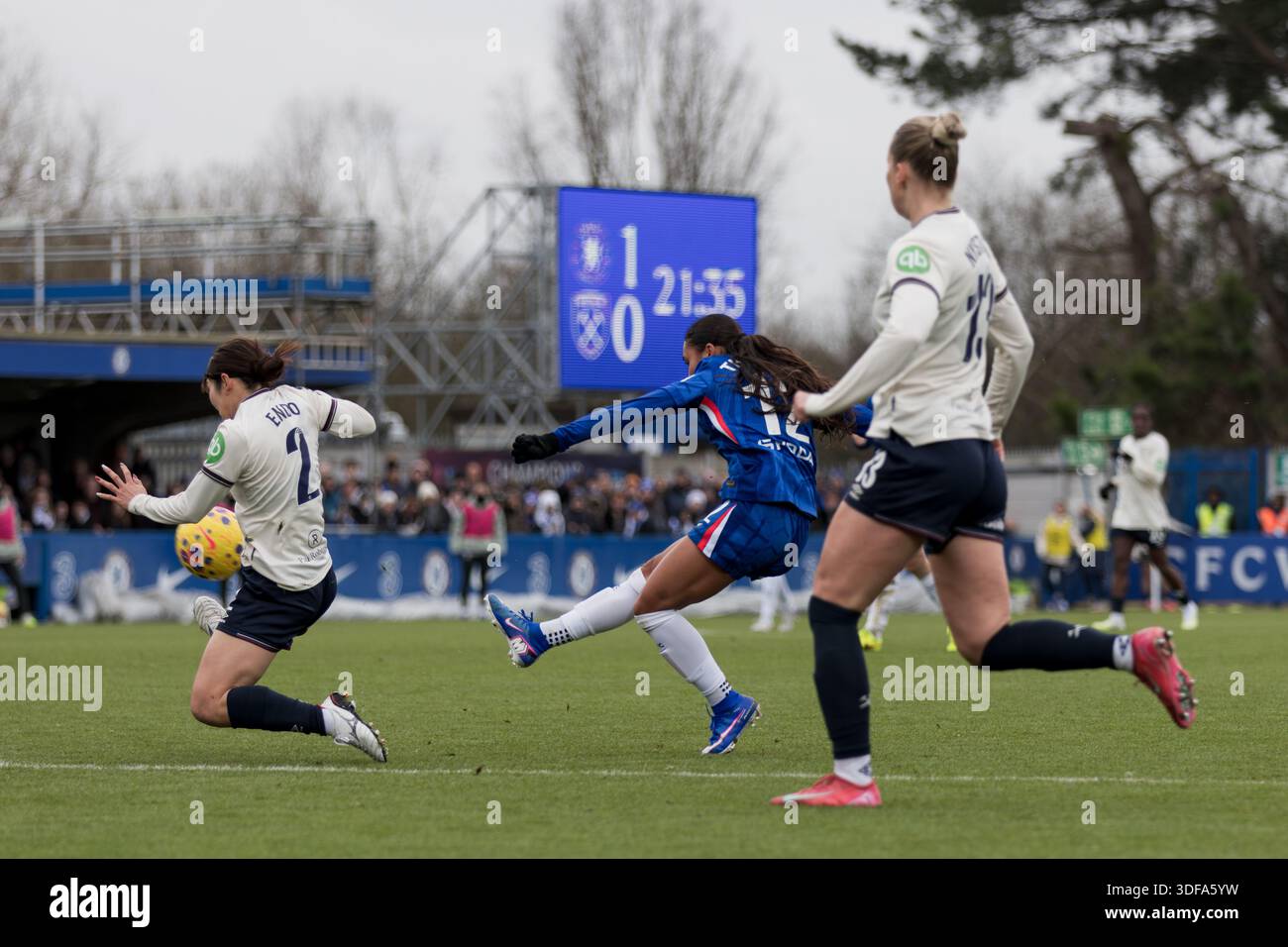 London, UK. 11th Jan 2026. Ffion Morgan of West Ham Women defends a ...