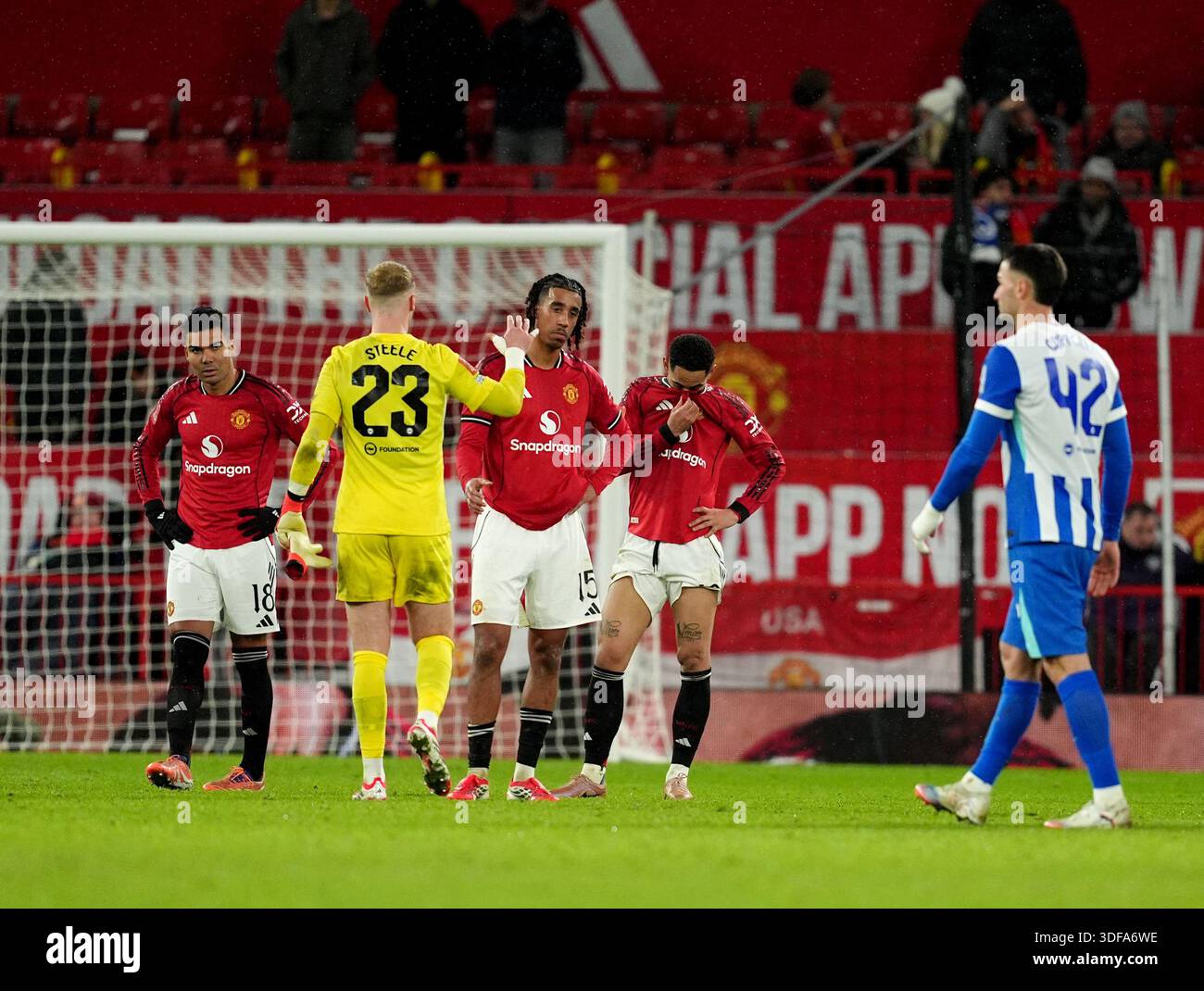 Manchester United players dejected at the final whistle after the ...