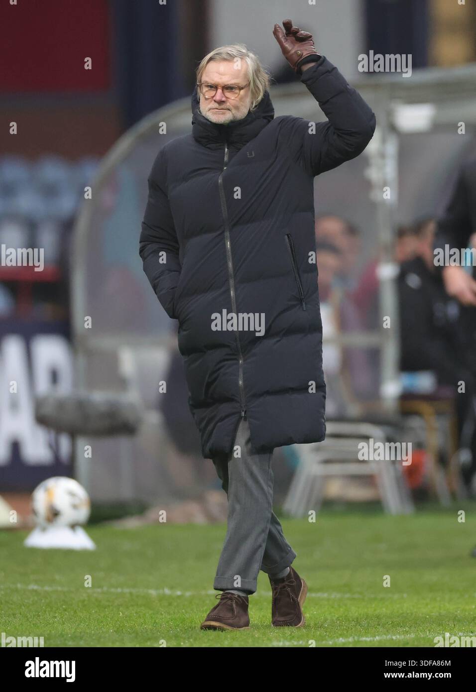 Dundee manager Steven Pressley during the William Hill Premiership ...