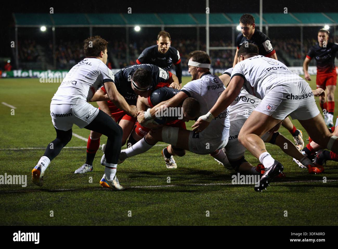 LONDON, UK - 11th Jan 2026: Tom Willis of Saracens drives over to score ...