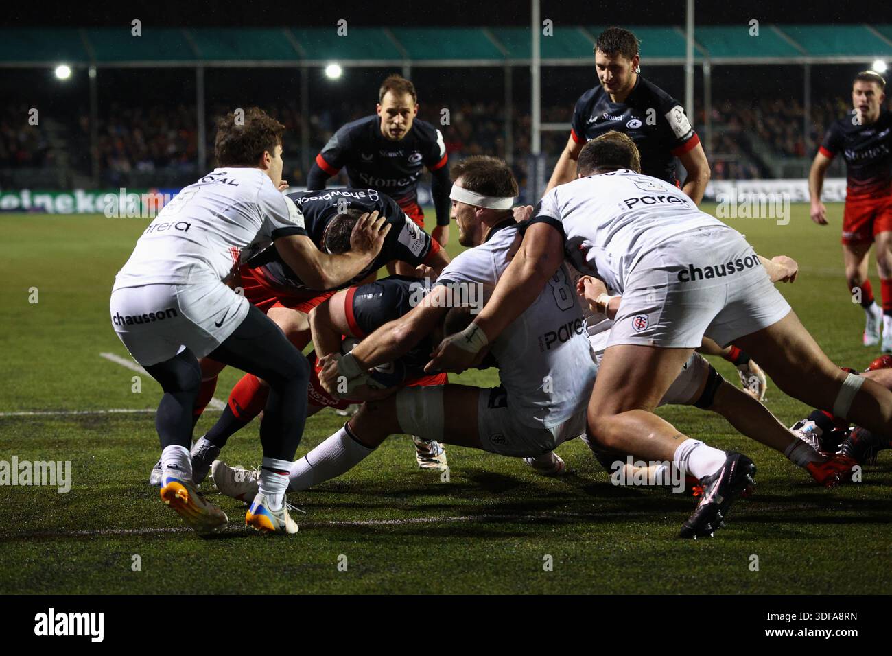 LONDON, UK - 11th Jan 2026: Tom Willis of Saracens drives over to score ...