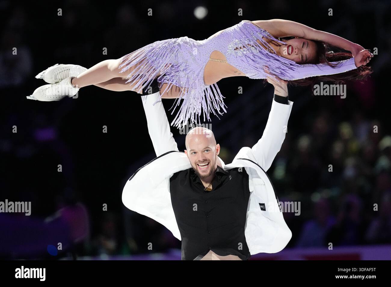 Ellie Kam and Danny O'Shea skate during the "Making the Team ...